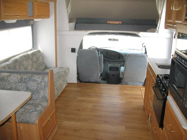 USED 2002 WINNEBAGO MINI WINNIE 31C - Overview | Berryland Campers