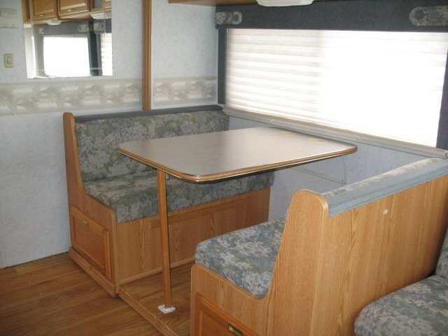 USED 2002 WINNEBAGO MINI WINNIE 31C - Overview | Berryland Campers