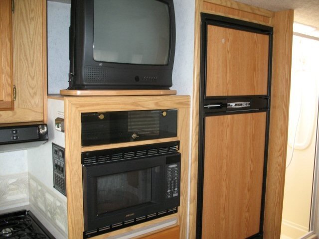 USED 2002 WINNEBAGO MINI WINNIE 31C - Overview | Berryland Campers