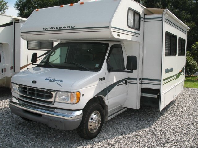 USED 2002 WINNEBAGO MINI WINNIE 31C - Overview | Berryland Campers