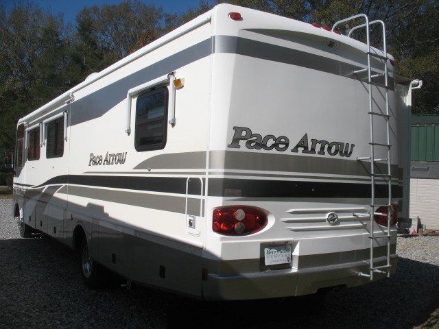USED 2002 FLEETWOOD PACE ARROW 36R - Overview | Berryland Campers