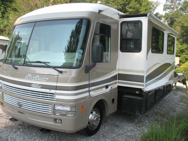 USED 2000 FLEETWOOD PACE ARROW 36B - Overview | Berryland Campers