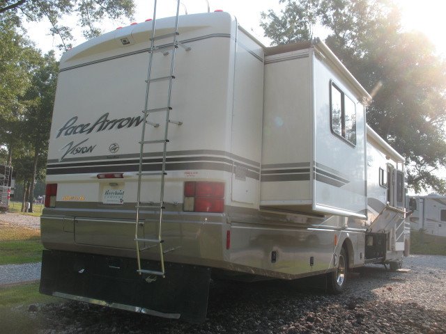 USED 2000 FLEETWOOD PACE ARROW 36B - Overview | Berryland Campers