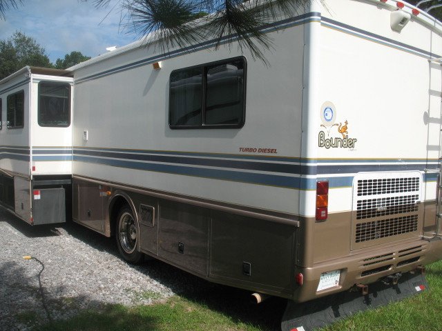 USED 1999 FLEETWOOD BOUNDER 39Z - Overview | Berryland Campers