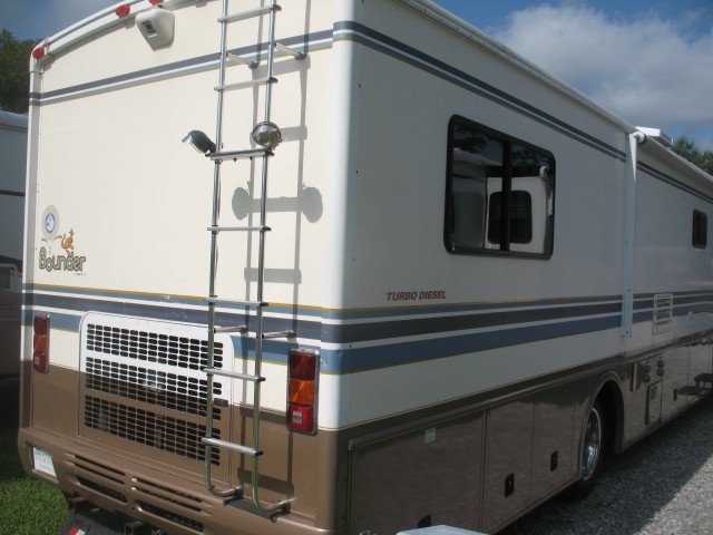 USED 1999 FLEETWOOD BOUNDER 39Z - Overview | Berryland Campers