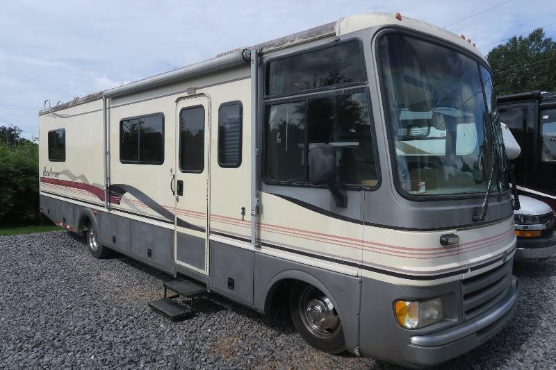 USED 1999 FLEETWOOD PACE ARROW 32 - Overview | Berryland Campers