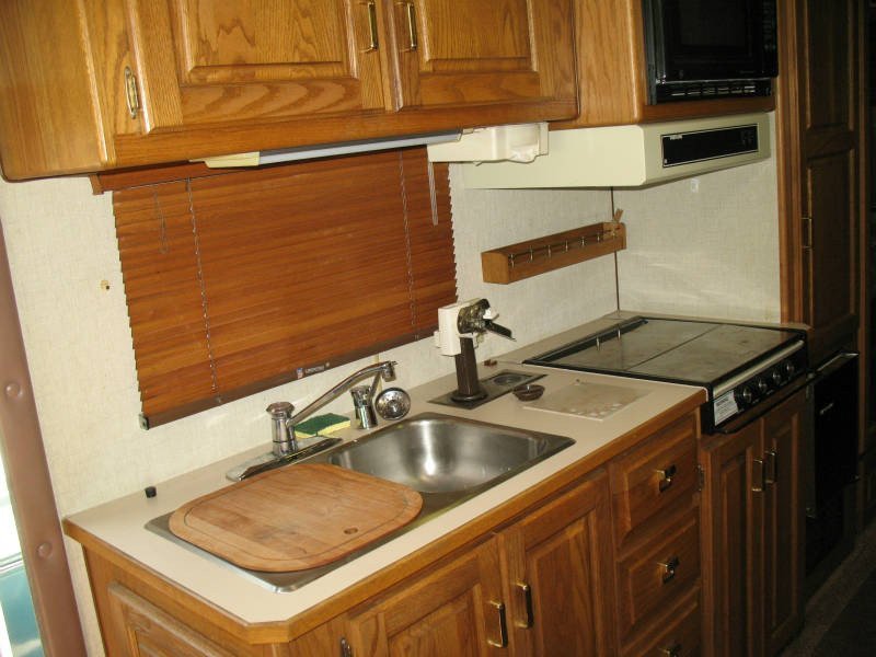 USED 1988 HOLIDAY RAMBLER IMPERIAL 33 - Overview | Berryland Campers