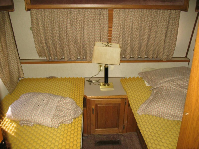 USED 1988 HOLIDAY RAMBLER IMPERIAL 33 - Overview | Berryland Campers