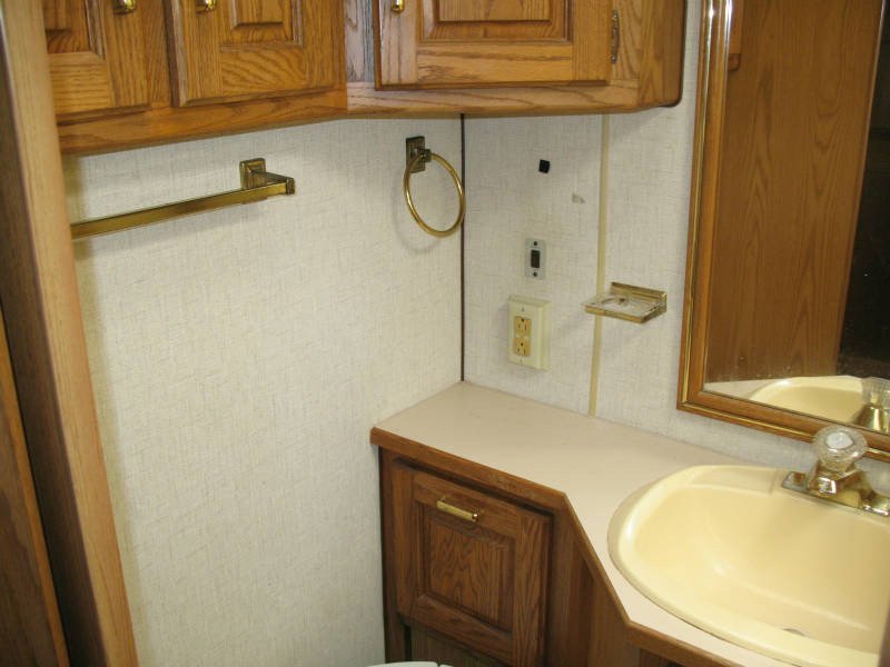 USED 1988 HOLIDAY RAMBLER IMPERIAL 33 - Overview | Berryland Campers