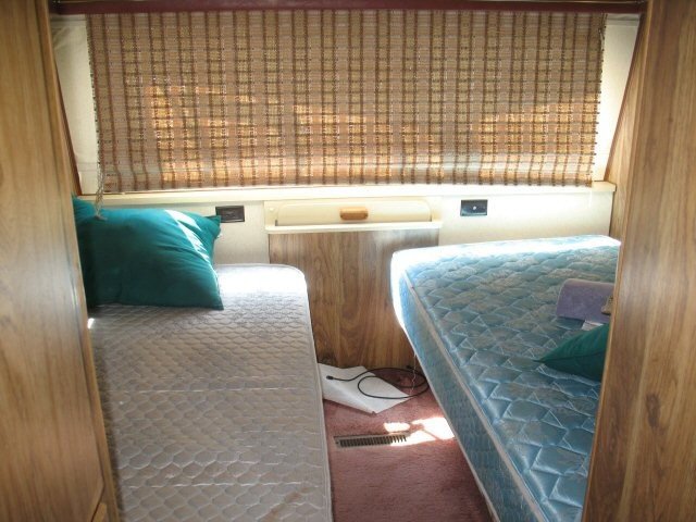 USED 1986 HOLIDAY RAMBLER IMPERIAL 33 - Overview | Berryland Campers