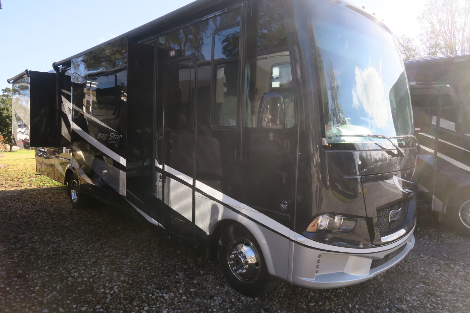 NEW 2019 BAY STAR SPORT 3226 - Overview | Berryland Campers