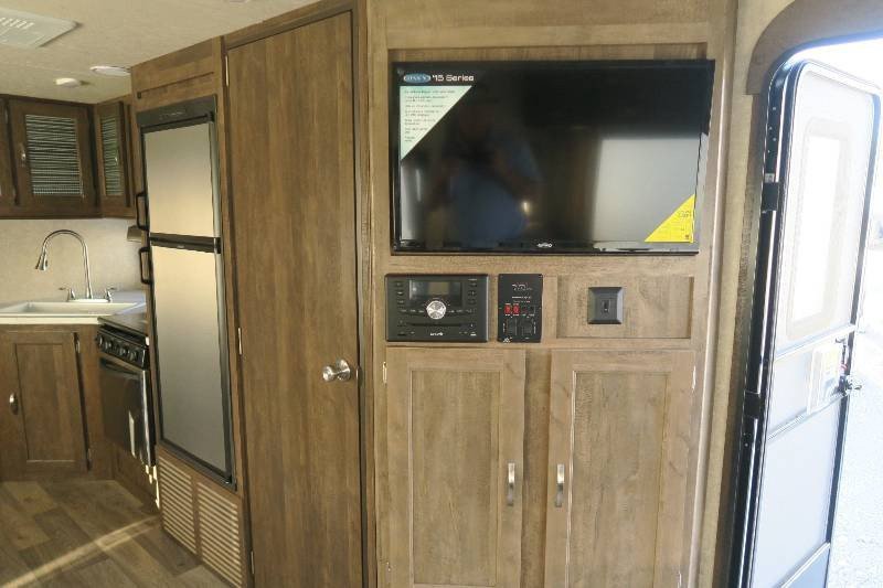 NEW 2017 FOREST RIVER VIBE 277RLS - Overview | Berryland Campers