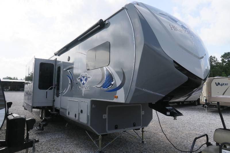 NEW 2017 HIGHLAND RIDGE RV HIGHLANDER 37RGL - Overview | Berryland Campers