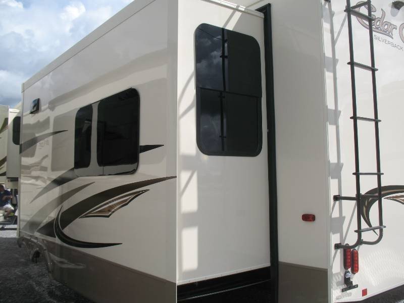 NEW 2016 FOREST RIVER SILVERBACK 29RE - Overview | Berryland Campers