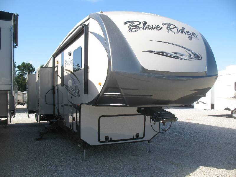 USED 2014 FOREST RIVER BLUE RIDGE BY CARDINAL 3715BH - Overview ...