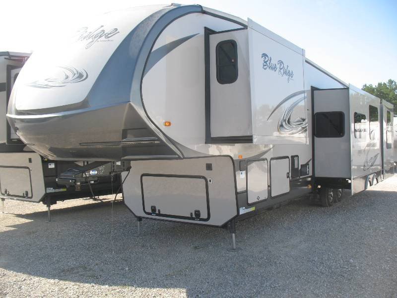 USED 2014 FOREST RIVER BLUE RIDGE BY CARDINAL 3715BH - Overview ...