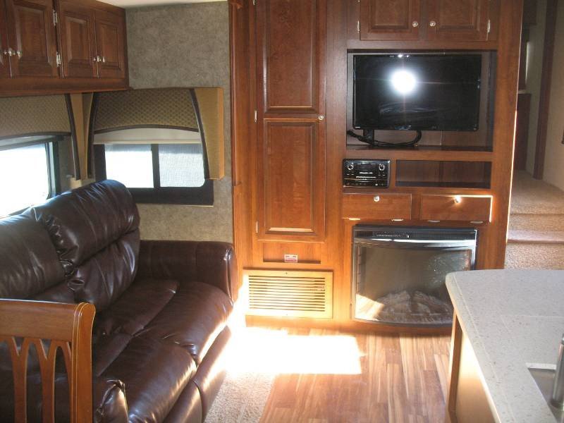 USED 2014 FOREST RIVER BLUE RIDGE BY CARDINAL 3715BH - Overview ...