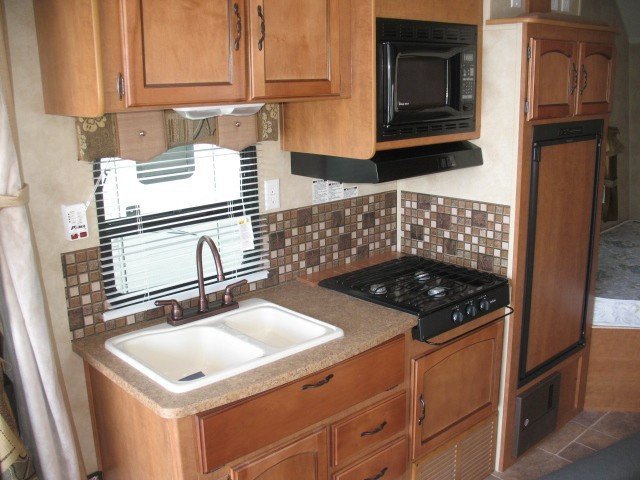 NEW 2012 PALOMINO PUMA 21TFB - Overview | Berryland Campers
