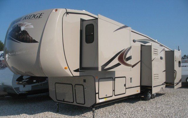 NEW 2012 FOREST RIVER BLUE RIDGE BY CARDINAL 3600RS - Overview ...