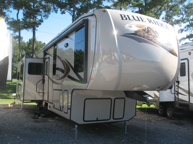 NEW 2012 FOREST RIVER BLUE RIDGE BY CARDINAL 3025RL - Overview ...