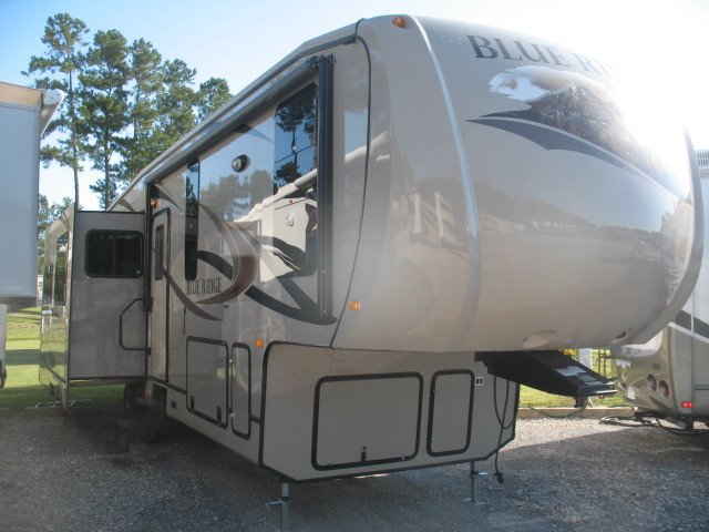 NEW 2012 FOREST RIVER BLUE RIDGE BY CARDINAL 3025RL - Overview ...