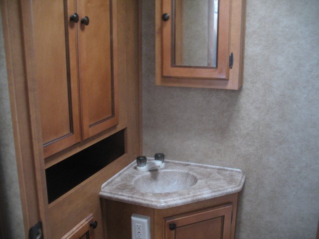 USED 2011 HEARTLAND EDGE M21 - Overview | Berryland Campers