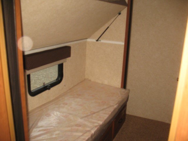 NEW 2011 FOREST RIVER BLUE RIDGE BY CARDINAL 3704BH - Overview ...