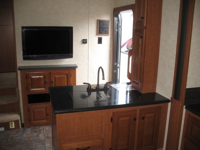 NEW 2011 FOREST RIVER BLUE RIDGE BY CARDINAL 3704BH - Overview ...