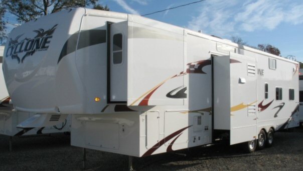 NEW 2009 HEARTLAND CYCLONE 3950 - Overview | Berryland Campers