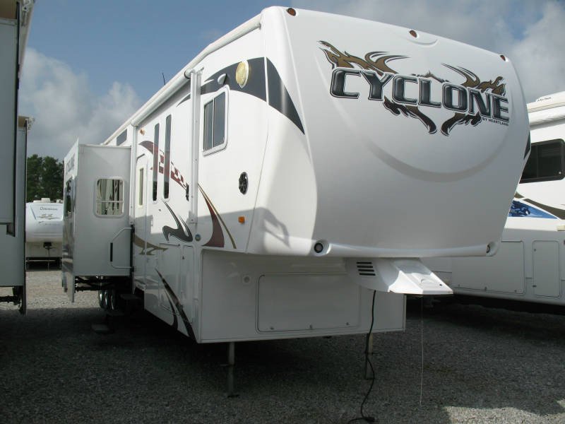 USED 2009 HEARTLAND CYCLONE 3950 - Overview | Berryland Campers