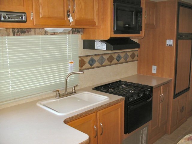 USED 2007 KEYSTONE ZEPPELIN Z290 - Overview | Berryland Campers