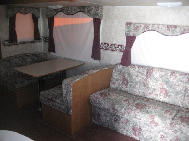 USED 2006 KEYSTONE SPRINTER 303BHS - Overview | Berryland Campers