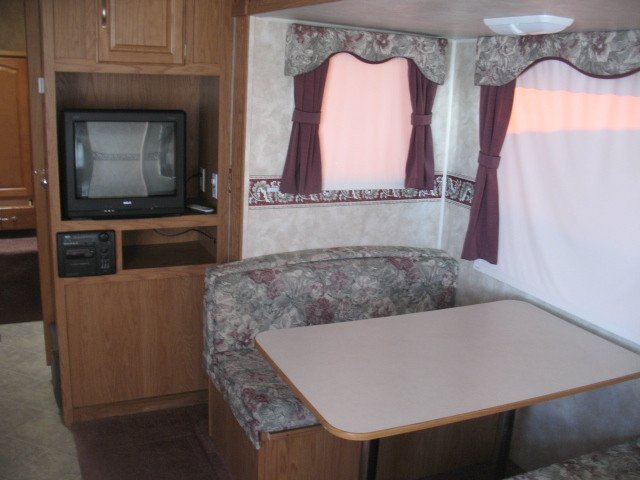 USED 2006 KEYSTONE SPRINTER 303BHS - Overview | Berryland Campers