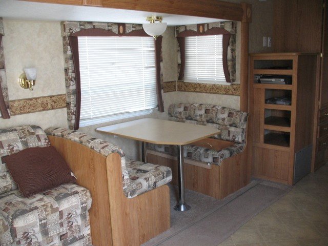 USED 2006 JAYCO JAY FLIGHT 28RLS - Overview | Berryland Campers