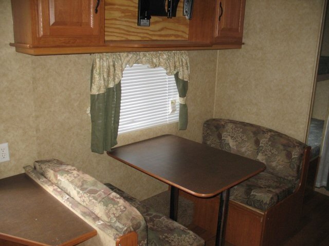 USED 2006 SUN VALLEY ROAD RUNNER 30BH - Overview | Berryland Campers