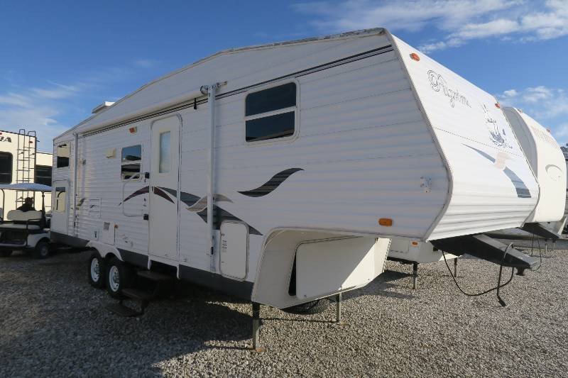 USED 2005 LEGENDS PILGRIM SE 2775 - Overview | Berryland Campers