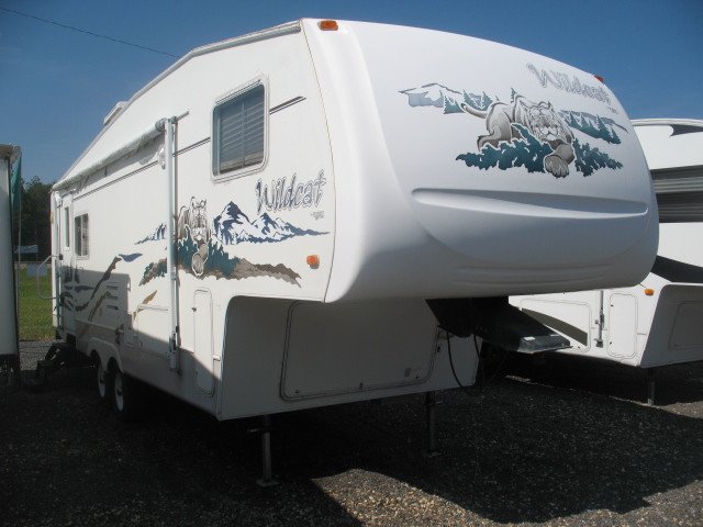 USED 2004 FOREST RIVER WILDCAT 27RL - Overview | Berryland Campers