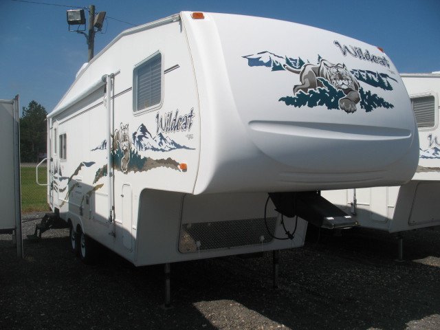 USED 2004 FOREST RIVER WILDCAT 27RL - Overview | Berryland Campers