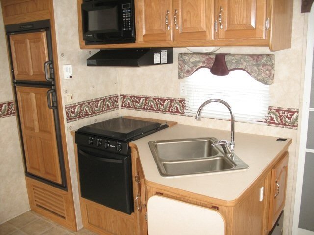 USED 2004 KEYSTONE SPRINTER 252FWRLS - Overview | Berryland Campers