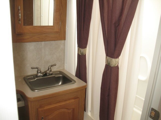 USED 2004 KEYSTONE SPRINTER 252FWRLS - Overview | Berryland Campers