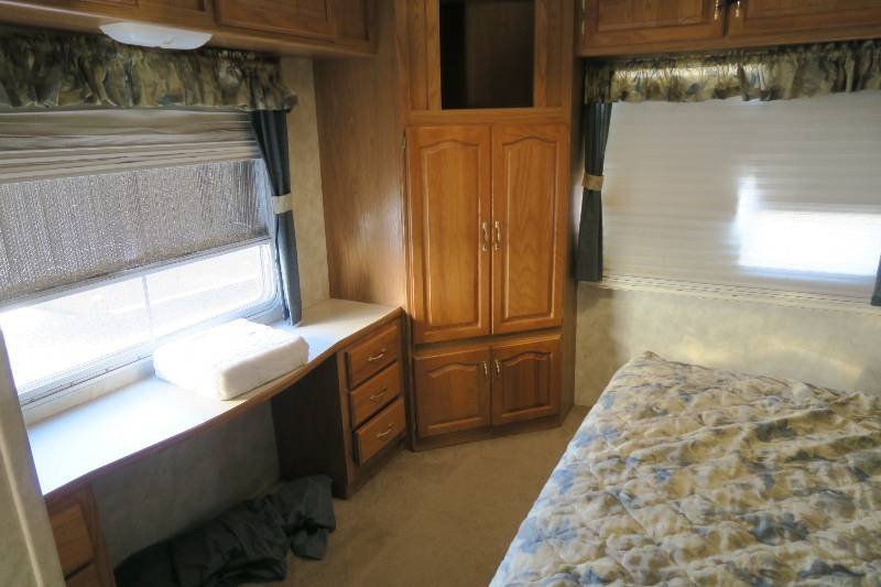 USED 2004 KEYSTONE SPRINTER 300FKMS - Overview | Berryland Campers