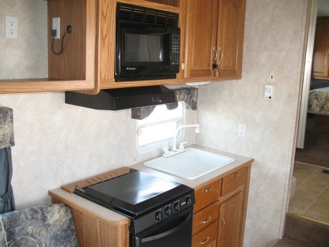 USED 2004 KEYSTONE TAIL-GATOR 329 - Overview | Berryland Campers