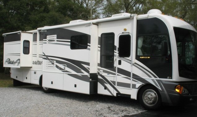 USED 2004 FLEETWOOD PACE ARROW 37C - Overview | Berryland Campers