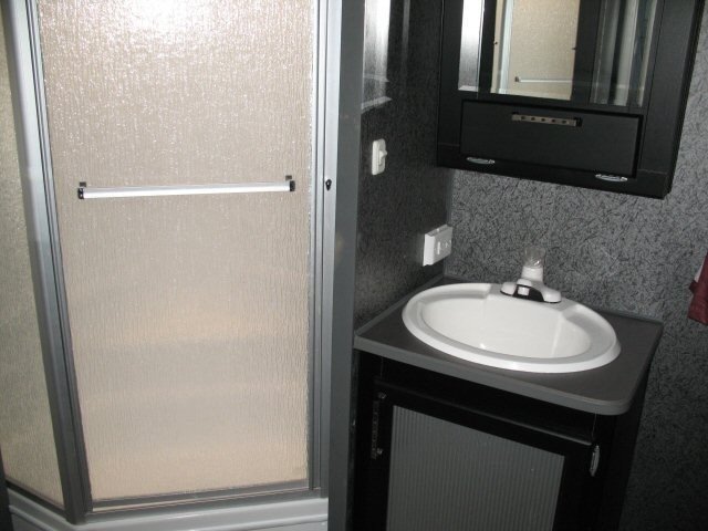 USED 2004 FLEETWOOD GEAR BOX 335FS - Overview | Berryland Campers