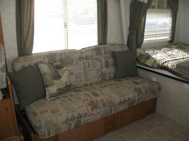 USED 2004 COLEMAN CARAVAN C25SB - Overview | Berryland Campers