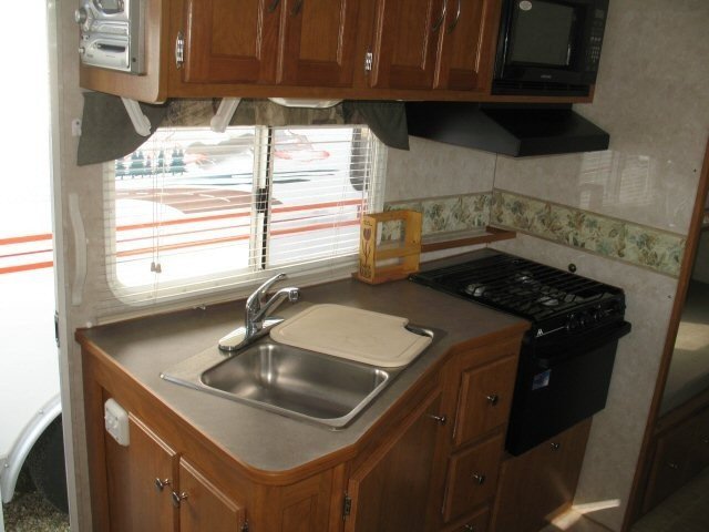 USED 2004 COLEMAN CARAVAN C25SB - Overview | Berryland Campers