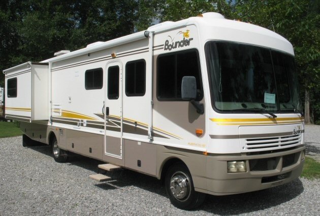 USED 2003 FLEETWOOD BOUNDER 35R - Overview | Berryland Campers