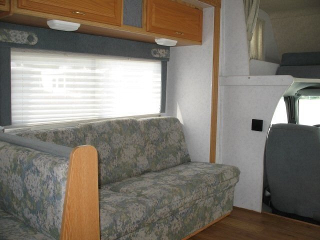 USED 2002 WINNEBAGO MINI WINNIE 31C - Overview | Berryland Campers