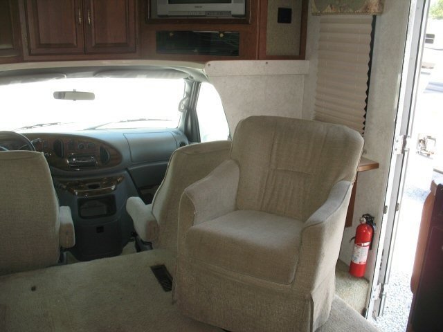 USED 2002 WINNEBAGO MINI WINNIE 28 - Overview | Berryland Campers