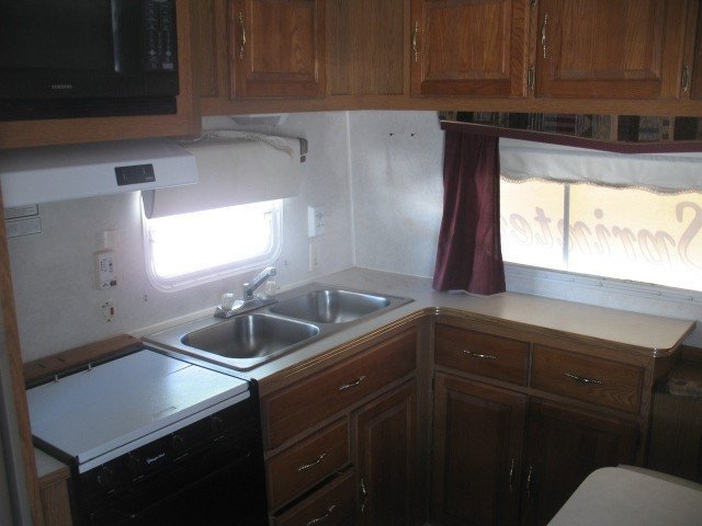USED 1999 KEYSTONE SPRINTER 275FK - Overview | Berryland Campers